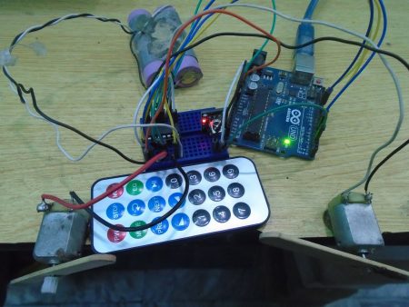 Controlling DC Motors using Arduino and IR Remote